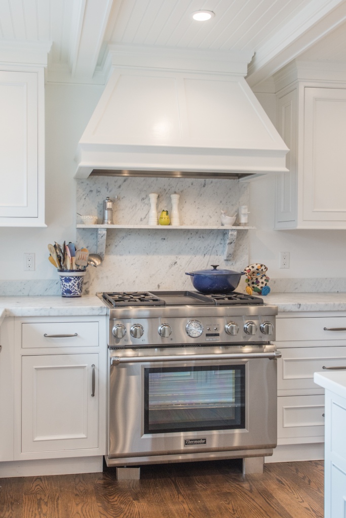 Shop traditional kitchen in Peabody Massachusetts